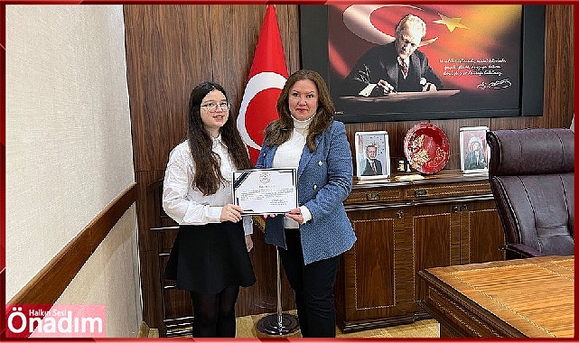 Başarılı öğrenci, ödülünü aldı - EĞİTİM - Önadım Gazetesi Başarılı öğrenci, ödülünü aldı - EĞİTİM - Önadım Gazetesi